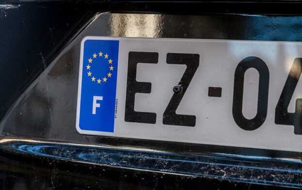 Couleurs des plaques d'immatriculation : les comprendre