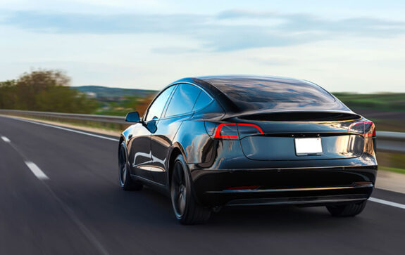 Tesla lance enfin le Full Self Driving (FSD) en France